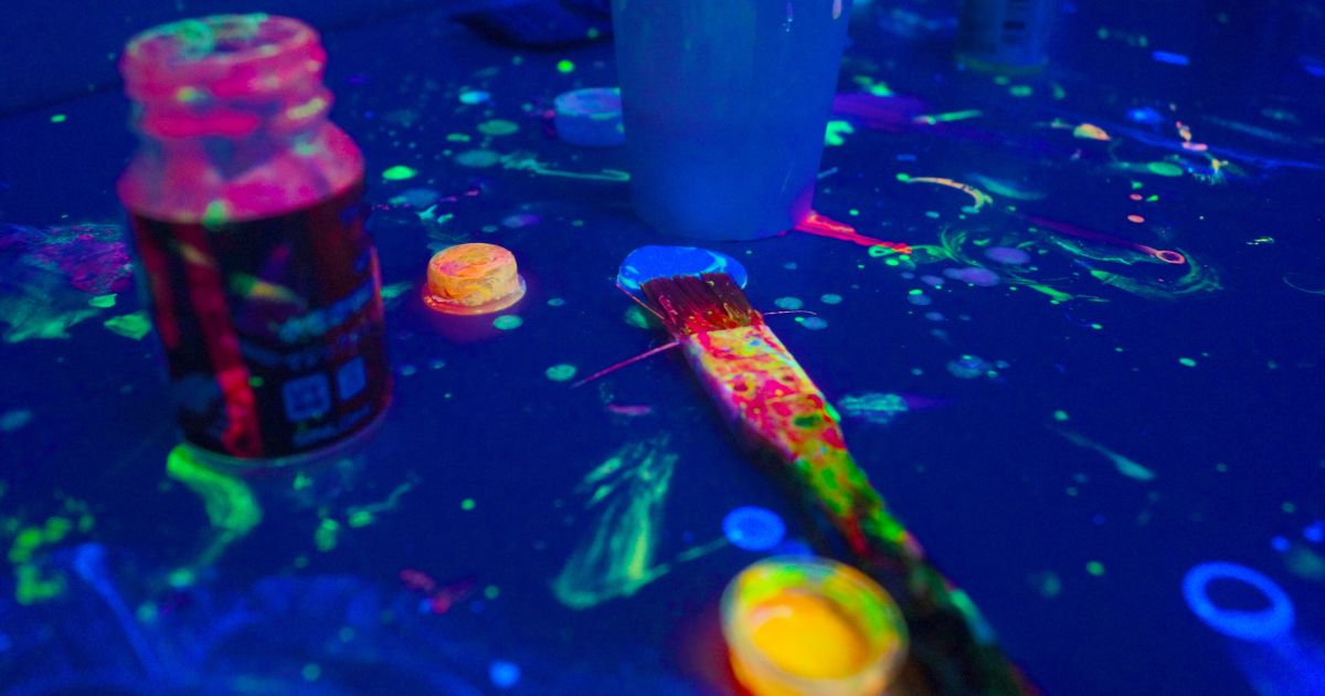 What is fluorescent definition | Labelplanet